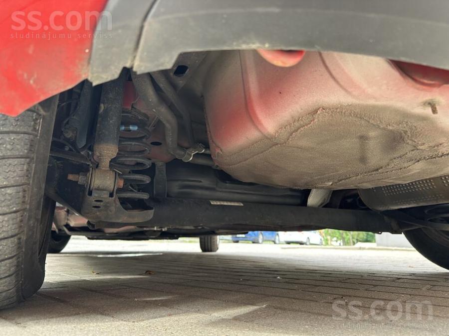 Sarkans Ford Fiesta 2017 Jelgava, ar dzinēja tilpumu 1.50 L un nobraukumu 186 tūkst. km par 6000 €, foto 18 vietnē AUTOMOTO.COM.LV