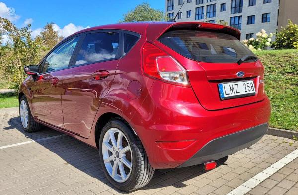 Ford Fiesta 2017 Viļņa vietnē Sarkans Ford Fiesta 2017 Viļņa, ar dzinēja tilpumu 1.60 L un nobraukumu 99 tūkst. km par 5950 €, foto 4 vietnē AUTOMOTO.COM.LV