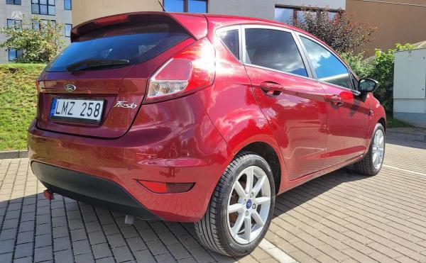Ford Fiesta 2017 Viļņa vietnē Sarkans Ford Fiesta 2017 Viļņa, ar dzinēja tilpumu 1.60 L un nobraukumu 99 tūkst. km par 5950 €, foto 7 vietnē AUTOMOTO.COM.LV