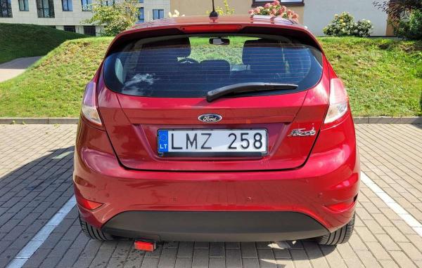 Ford Fiesta 2017 Viļņa vietnē Sarkans Ford Fiesta 2017 Viļņa, ar dzinēja tilpumu 1.60 L un nobraukumu 99 tūkst. km par 5950 €, foto 9 vietnē AUTOMOTO.COM.LV