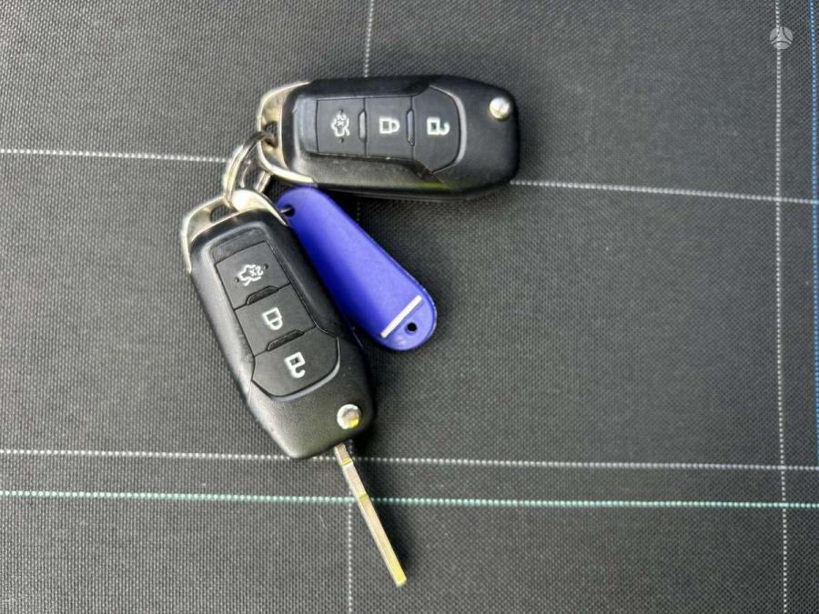 Sarkans Ford Fiesta 2018 Viļņa, ar dzinēja tilpumu 1.08 L un nobraukumu 100 tūkst. km par 6900 €, foto 25 vietnē AUTOMOTO.COM.LV