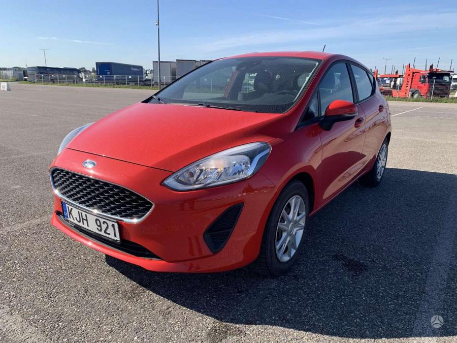Red Ford Fiesta 2018 in Vilnius, with an engine capacity of 1.08 L and mileage of 100 thousand km for 6900 €, photo 1 on AUTOMOTO.COM.LV