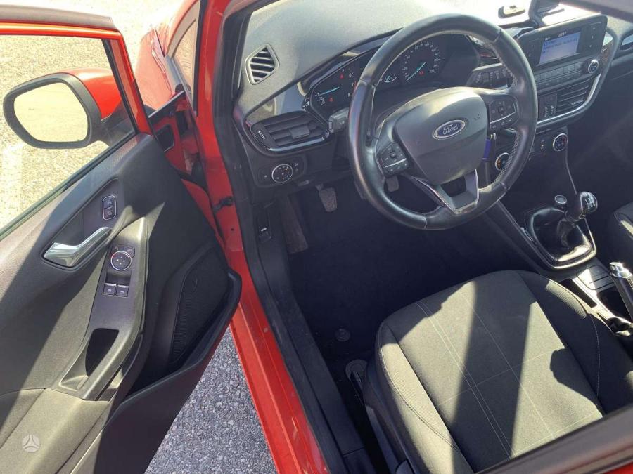 Red Ford Fiesta 2018 in Vilnius, with an engine capacity of 1.08 L and mileage of 100 thousand km for 6900 €, photo 10 on AUTOMOTO.COM.LV