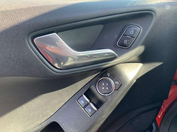 Red Ford Fiesta 2018 in Vilnius, with an engine capacity of 1.08 L and mileage of 100 thousand km for 6900 €, photo 11 on AUTOMOTO.COM.LV