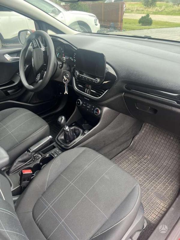 Ford Fiesta 2018 Palanga vietnē Sarkans Ford Fiesta 2018 Palanga, ar dzinēja tilpumu 1.00 L un nobraukumu 91 tūkst. km par 5990 €, foto 3 vietnē AUTOMOTO.COM.LV
