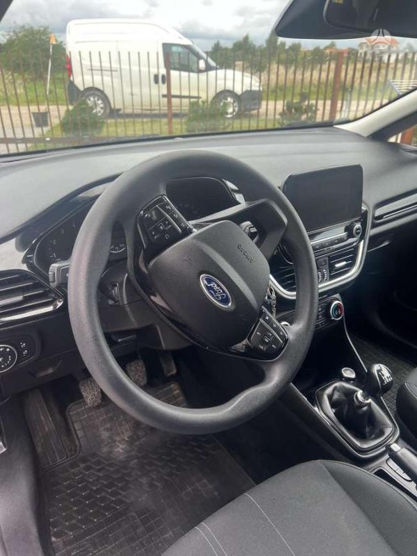 Ford Fiesta 2018 Palanga vietnē Sarkans Ford Fiesta 2018 Palanga, ar dzinēja tilpumu 1.00 L un nobraukumu 91 tūkst. km par 5990 €, foto 5 vietnē AUTOMOTO.COM.LV