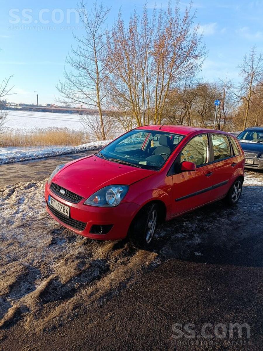 Sarkans Ford Fiesta 2006 Rīga, ar dzinēja tilpumu 1.40 L un nobraukumu 276 tūkst. km par 1200 €, foto 1 vietnē AUTOMOTO.COM.LV