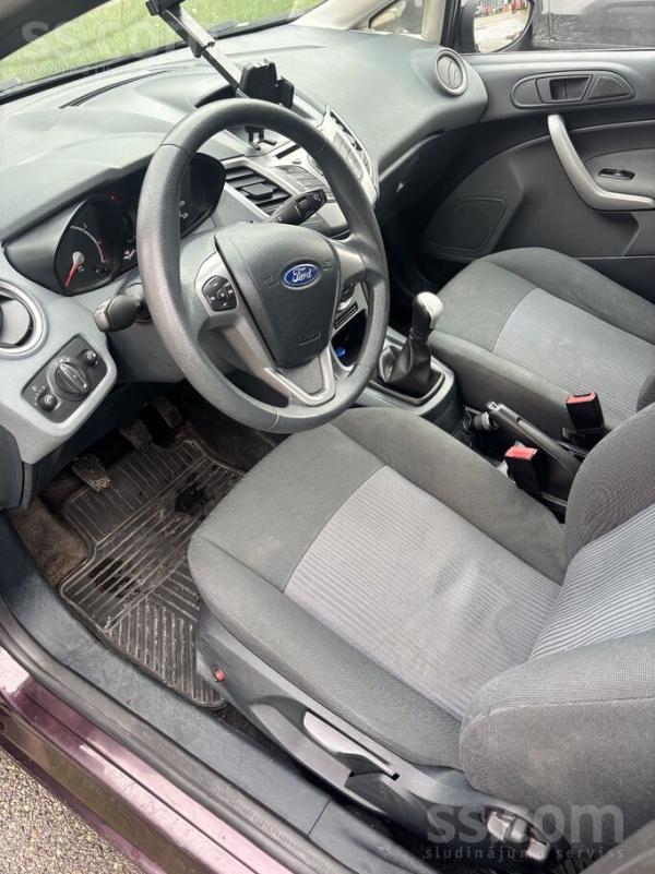 Red Ford Fiesta 2011 in Riga, with an engine capacity of 1.20 L and mileage of 154 thousand km for 2800 €, photo 2 on AUTOMOTO.COM.LV