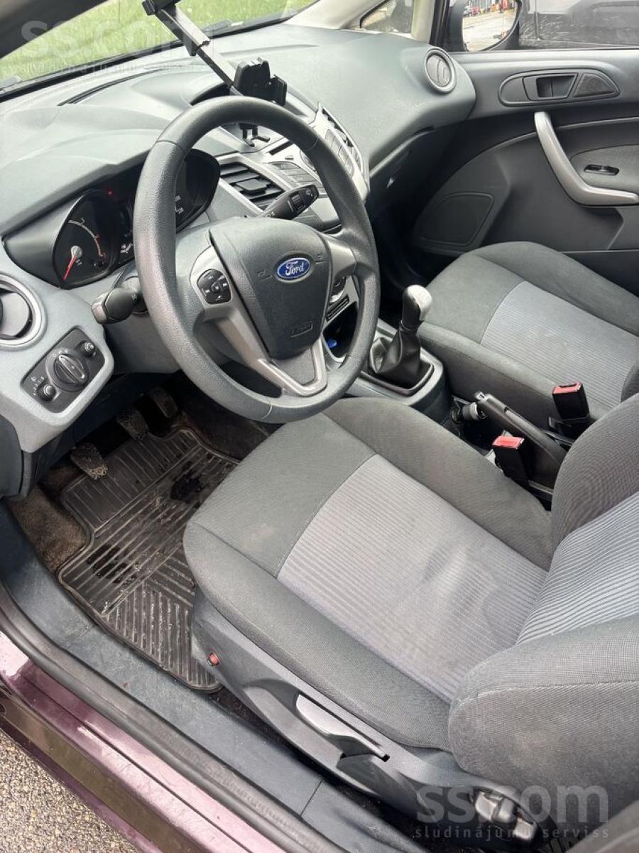 Red Ford Fiesta 2011 in Riga, with an engine capacity of 1.20 L and mileage of 154 thousand km for 2800 €, photo 3 on AUTOMOTO.COM.LV