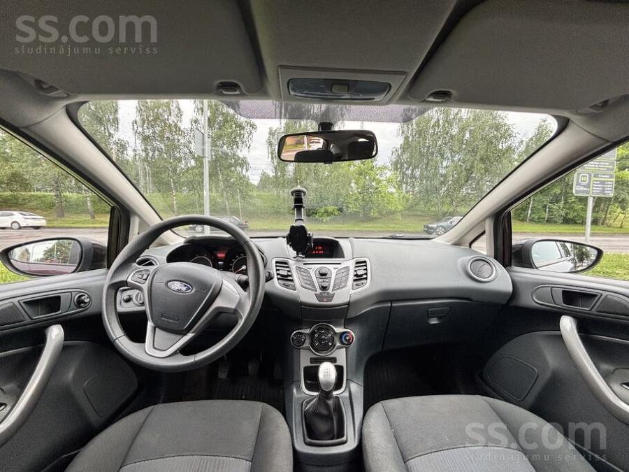Red Ford Fiesta 2011 in Riga, with an engine capacity of 1.20 L and mileage of 154 thousand km for 2800 €, photo 4 on AUTOMOTO.COM.LV