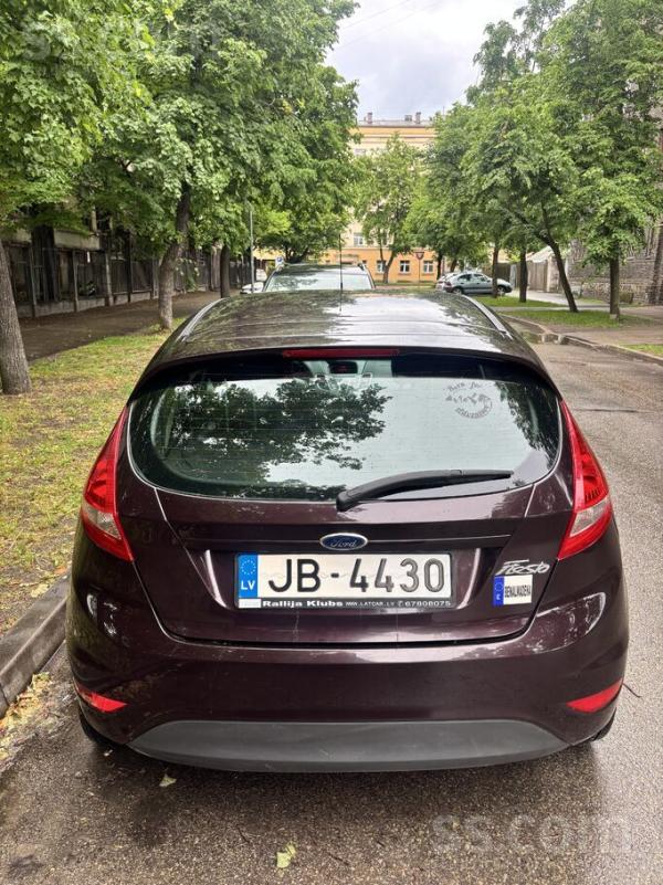 Red Ford Fiesta 2011 in Riga, with an engine capacity of 1.20 L and mileage of 154 thousand km for 2800 €, photo 5 on AUTOMOTO.COM.LV
