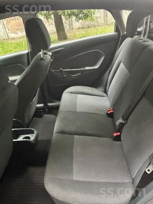 Red Ford Fiesta 2011 in Riga, with an engine capacity of 1.20 L and mileage of 154 thousand km for 2800 €, photo 9 on AUTOMOTO.COM.LV