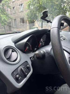 Red Ford Fiesta 2011 in Riga, with an engine capacity of 1.20 L and mileage of 154 thousand km for 2800 €, photo 10 on AUTOMOTO.COM.LV