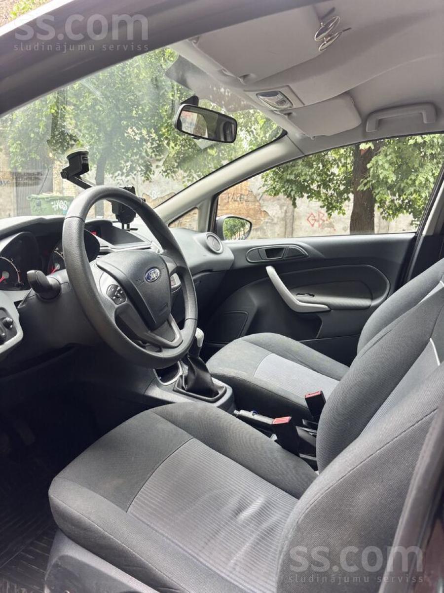 Red Ford Fiesta 2011 in Riga, with an engine capacity of 1.20 L and mileage of 154 thousand km for 2800 €, photo 12 on AUTOMOTO.COM.LV