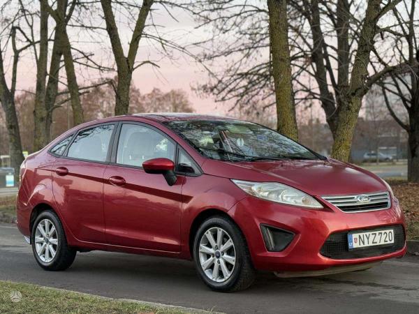 Sarkans Ford Fiesta 2012 Kauņa, ar dzinēja tilpumu 1.60 L un nobraukumu 151 tūkst. km par 2500 €, foto 1 vietnē AUTOMOTO.COM.LV