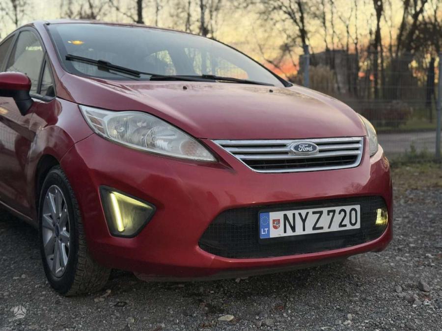 Red Ford Fiesta 2012 in Kaunas, with an engine capacity of 1.60 L and mileage of 151 thousand km for 2500 €, photo 7 on AUTOMOTO.COM.LV