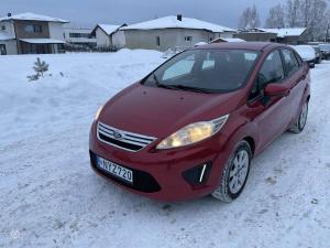 Sarkans Ford Fiesta 2012 Viļņa, ar dzinēja tilpumu 1.60 L un nobraukumu 153 tūkst. km par 2350 €, foto 2 vietnē AUTOMOTO.COM.LV