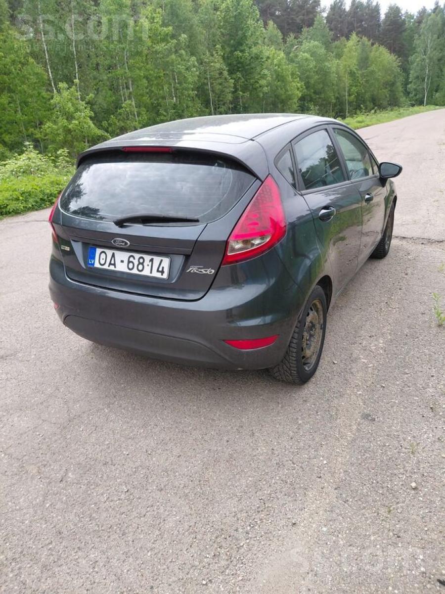 Violets Ford Fiesta 2009 Rīga, ar dzinēja tilpumu 1.10 L un nobraukumu 275 tūkst. km par 1500 €, foto 3 vietnē AUTOMOTO.COM.LV