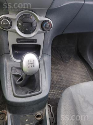 Violets Ford Fiesta 2009 Rīga, ar dzinēja tilpumu 1.10 L un nobraukumu 275 tūkst. km par 1500 €, foto 7 vietnē AUTOMOTO.COM.LV