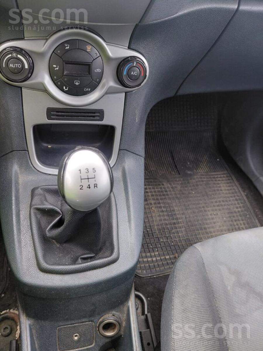 Violets Ford Fiesta 2009 Rīga, ar dzinēja tilpumu 1.10 L un nobraukumu 275 tūkst. km par 1500 €, foto 7 vietnē AUTOMOTO.COM.LV
