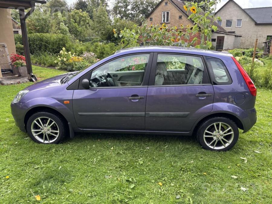 Violet Ford Fiesta 2009 in Kuldiga, with an engine capacity of 1.20 L and mileage of 199 thousand km for 2000 €, photo 4 on AUTOMOTO.COM.LV