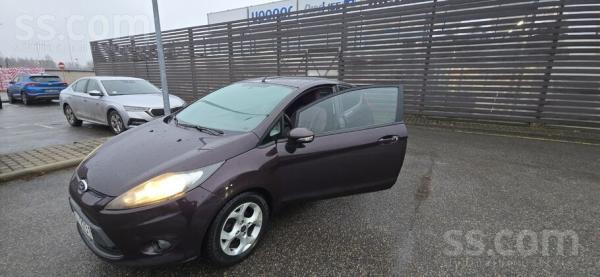 Violets Ford Fiesta 2010 Rīga, ar dzinēja tilpumu 1.40 L un nobraukumu 228 tūkst. km par 5000 €, foto 1 vietnē AUTOMOTO.COM.LV