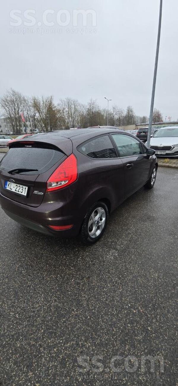 Violets Ford Fiesta 2010 Rīga, ar dzinēja tilpumu 1.40 L un nobraukumu 228 tūkst. km par 5000 €, foto 3 vietnē AUTOMOTO.COM.LV