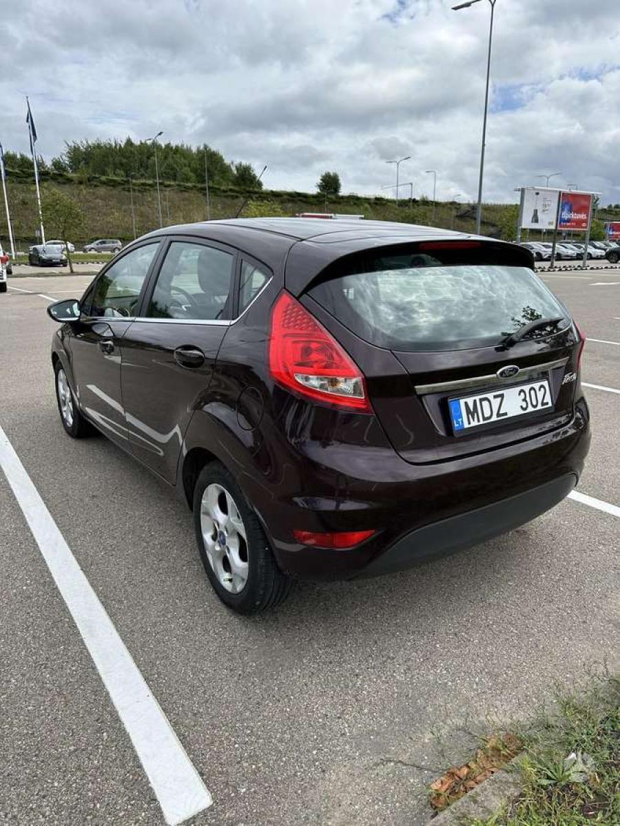 Violets Ford Fiesta 2011 Viļņa, ar dzinēja tilpumu 1.39 L un nobraukumu 101 tūkst. km par 3900 €, foto 6 vietnē AUTOMOTO.COM.LV