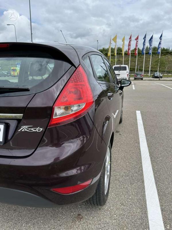 Violets Ford Fiesta 2011 Viļņa, ar dzinēja tilpumu 1.39 L un nobraukumu 101 tūkst. km par 3900 €, foto 8 vietnē AUTOMOTO.COM.LV