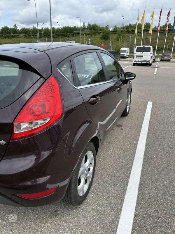 Violets Ford Fiesta 2011 Viļņa, ar dzinēja tilpumu 1.39 L un nobraukumu 101 tūkst. km par 3900 €, foto 9 vietnē AUTOMOTO.COM.LV