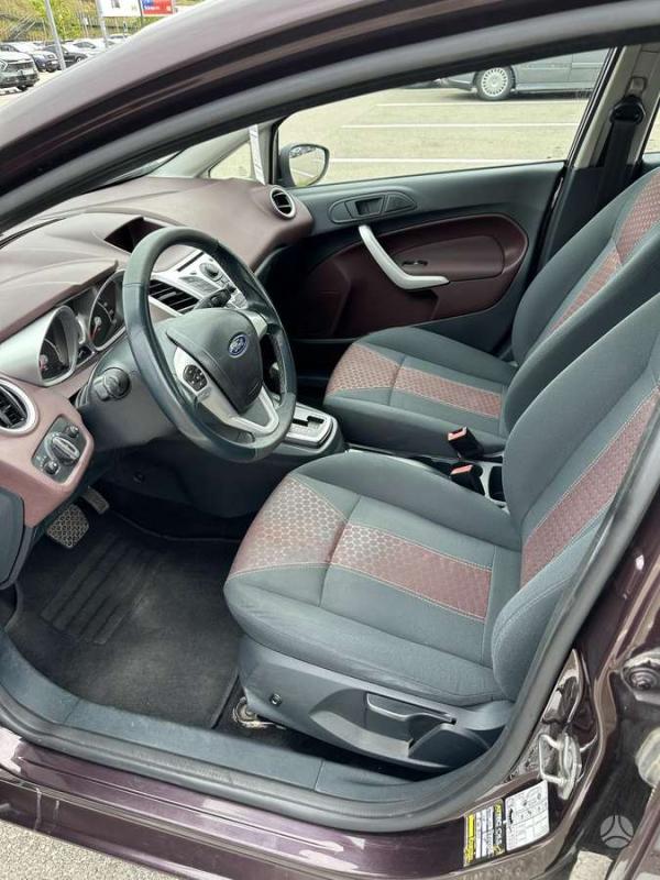 Violets Ford Fiesta 2011 Viļņa, ar dzinēja tilpumu 1.39 L un nobraukumu 101 tūkst. km par 3900 €, foto 10 vietnē AUTOMOTO.COM.LV