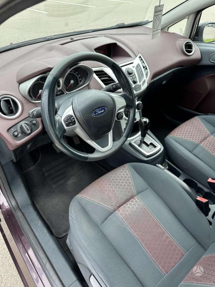Violets Ford Fiesta 2011 Viļņa, ar dzinēja tilpumu 1.39 L un nobraukumu 101 tūkst. km par 3900 €, foto 12 vietnē AUTOMOTO.COM.LV