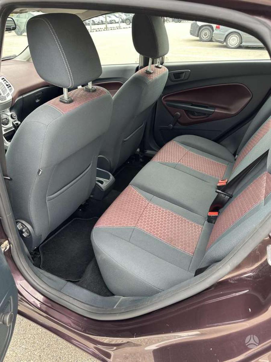 Violets Ford Fiesta 2011 Viļņa, ar dzinēja tilpumu 1.39 L un nobraukumu 101 tūkst. km par 3900 €, foto 13 vietnē AUTOMOTO.COM.LV