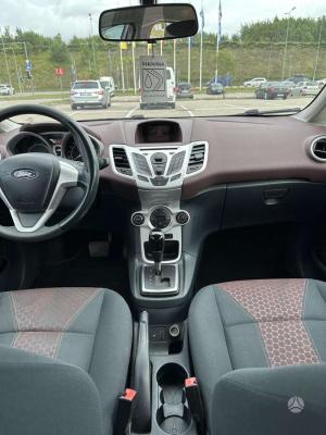 Violets Ford Fiesta 2011 Viļņa, ar dzinēja tilpumu 1.39 L un nobraukumu 101 tūkst. km par 3900 €, foto 14 vietnē AUTOMOTO.COM.LV