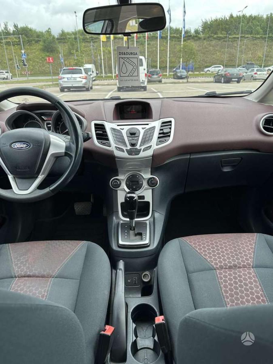 Violets Ford Fiesta 2011 Viļņa, ar dzinēja tilpumu 1.39 L un nobraukumu 101 tūkst. km par 3900 €, foto 14 vietnē AUTOMOTO.COM.LV