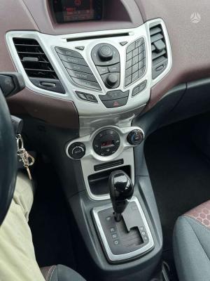 Violets Ford Fiesta 2011 Viļņa, ar dzinēja tilpumu 1.39 L un nobraukumu 101 tūkst. km par 3900 €, foto 18 vietnē AUTOMOTO.COM.LV