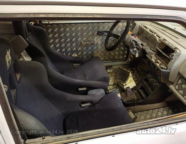 Balts Ford Fiesta 1980 Tallina, ar dzinēja tilpumu 1.60 L un nobraukumu 0 tūkst. km par 1490 €, foto 2 vietnē AUTOMOTO.COM.LV