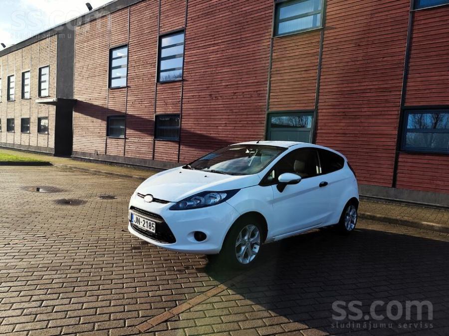 Balts Ford Fiesta 2009 Kuldīga, ar dzinēja tilpumu 1.40 L un nobraukumu 292 tūkst. km par 2500 €, foto 2 vietnē AUTOMOTO.COM.LV