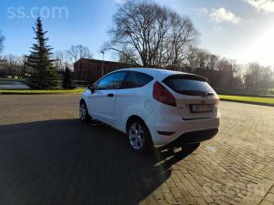 Balts Ford Fiesta 2009 Kuldīga, ar dzinēja tilpumu 1.40 L un nobraukumu 292 tūkst. km par 2500 €, foto 5 vietnē AUTOMOTO.COM.LV
