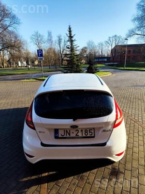 Balts Ford Fiesta 2009 Kuldīga, ar dzinēja tilpumu 1.40 L un nobraukumu 292 tūkst. km par 2500 €, foto 6 vietnē AUTOMOTO.COM.LV
