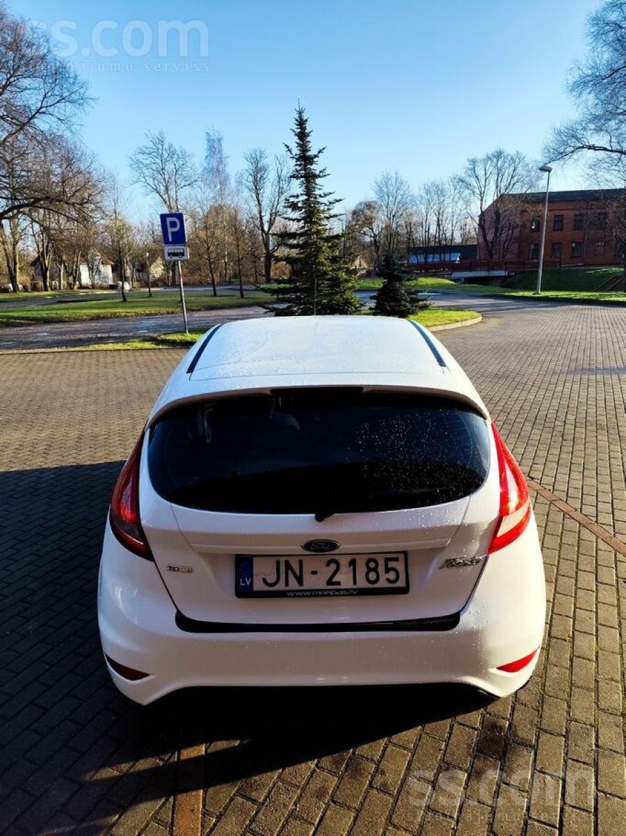 Balts Ford Fiesta 2009 Kuldīga, ar dzinēja tilpumu 1.40 L un nobraukumu 292 tūkst. km par 2500 €, foto 6 vietnē AUTOMOTO.COM.LV