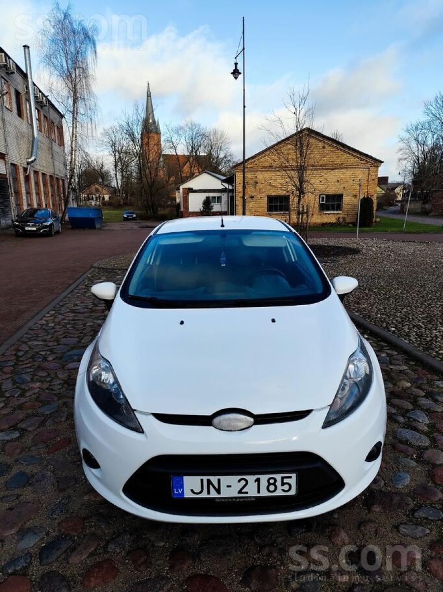 Balts Ford Fiesta 2009 Kuldīga, ar dzinēja tilpumu 1.40 L un nobraukumu 292 tūkst. km par 2500 €, foto 7 vietnē AUTOMOTO.COM.LV