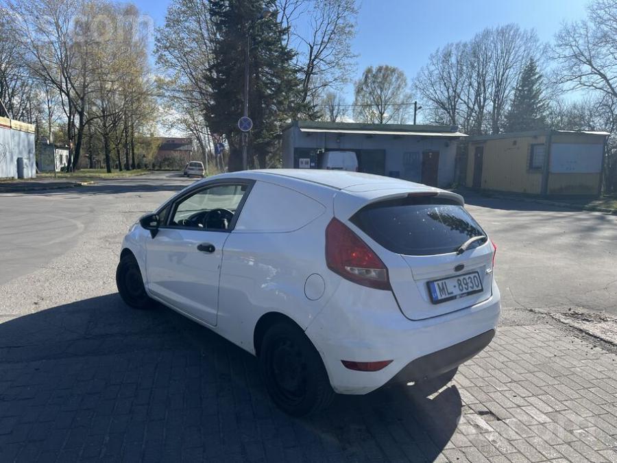 White Ford Fiesta 2009 in Riga, with an engine capacity of 1.20 L and mileage of 248 thousand km for 1500 €, photo 5 on AUTOMOTO.COM.LV