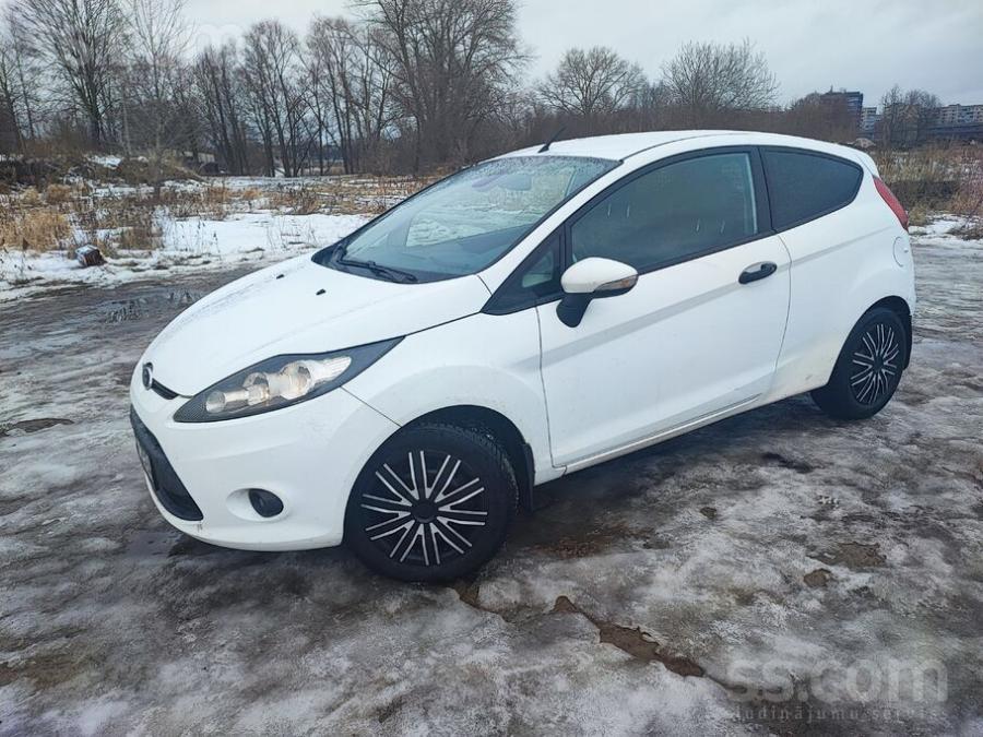 Balts Ford Fiesta 2012 Rīga, ar dzinēja tilpumu 1.20 L un nobraukumu 147 tūkst. km par 1700 €, foto 4 vietnē AUTOMOTO.COM.LV