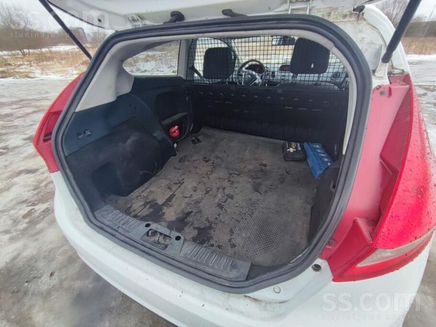 Balts Ford Fiesta 2012 Rīga, ar dzinēja tilpumu 1.20 L un nobraukumu 147 tūkst. km par 1700 €, foto 8 vietnē AUTOMOTO.COM.LV