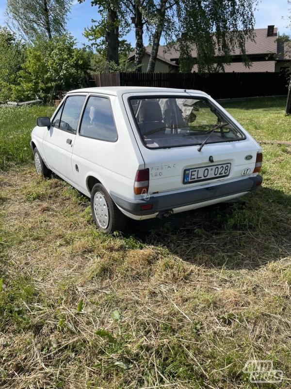 White Ford Fiesta 1986 in Silute, with an engine capacity of 1.60 L and mileage of 243 thousand km for 1990 €, photo 3 on AUTOMOTO.COM.LV