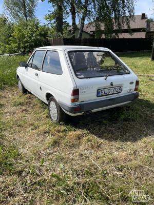 White Ford Fiesta 1986 in Silute, with an engine capacity of 1.60 L and mileage of 243 thousand km for 1990 €, photo 4 on AUTOMOTO.COM.LV