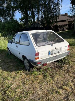 White Ford Fiesta 1986 in Silute, with an engine capacity of 1.60 L and mileage of 243 thousand km for 1490 €, photo 4 on AUTOMOTO.COM.LV