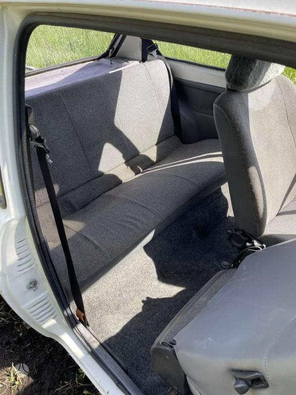 White Ford Fiesta 1986 in Silute, with an engine capacity of 1.60 L and mileage of 243 thousand km for 1490 €, photo 8 on AUTOMOTO.COM.LV