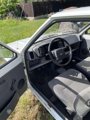 White Ford Fiesta 1986 in Silute, with an engine capacity of 1.60 L and mileage of 243 thousand km for 1490 €, photo 10 on AUTOMOTO.COM.LV